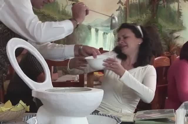 Пожалуйста, ваш суп... из унитаза!