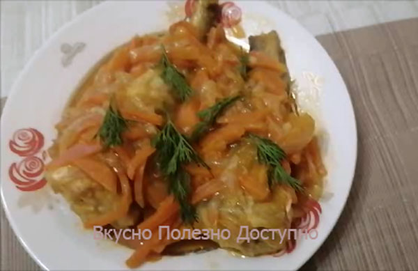 Хек, тушеный с овощами в томате. Пошаговый рецепт приготовления
