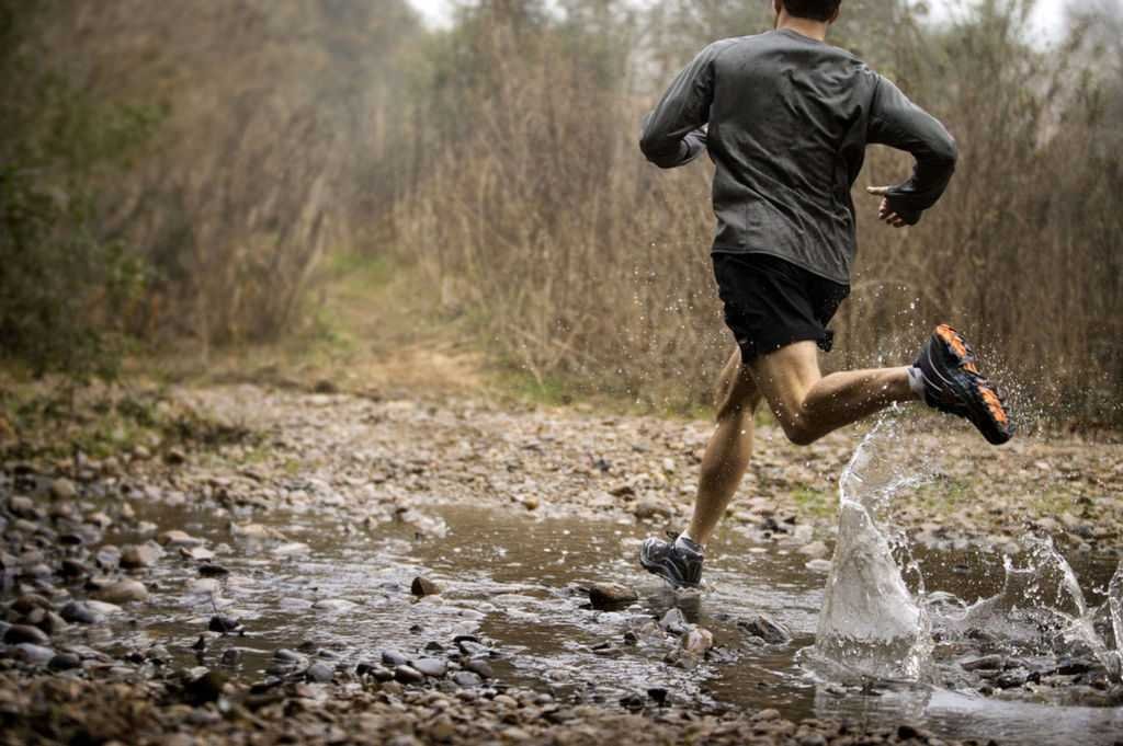 Бежим через дождь