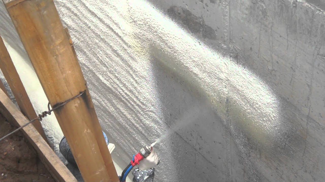 Напыление пенополиуретана на фундамент