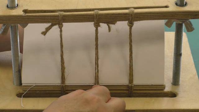 2. Шитье на двойных шнурах в каждую тетрадь