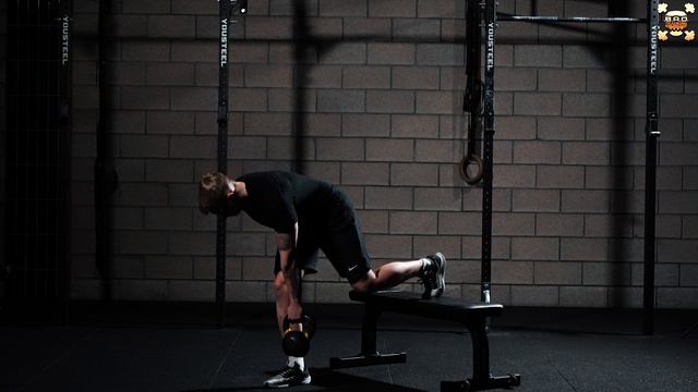 Наклон в болг. приседании с гирей гантелей