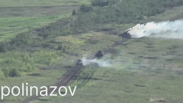 Кадры разгрома наступающей колонны БМП Bradley возле Работино, на Запорожском направлении.