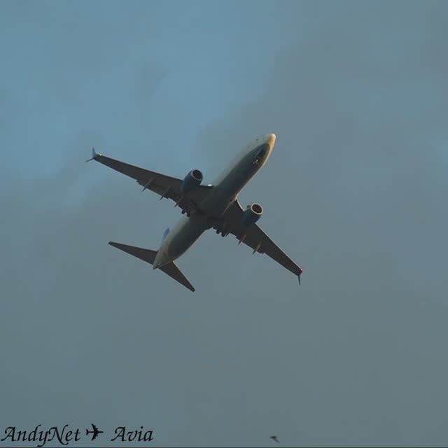 Boeing 737-8MC авиакомпании Победа [RA-73225] заходит на посадку во Внуково (VKO/UUWW) 30.05.2024