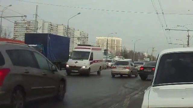 Капюшон с наушниками и пустой головой - сам себе враг