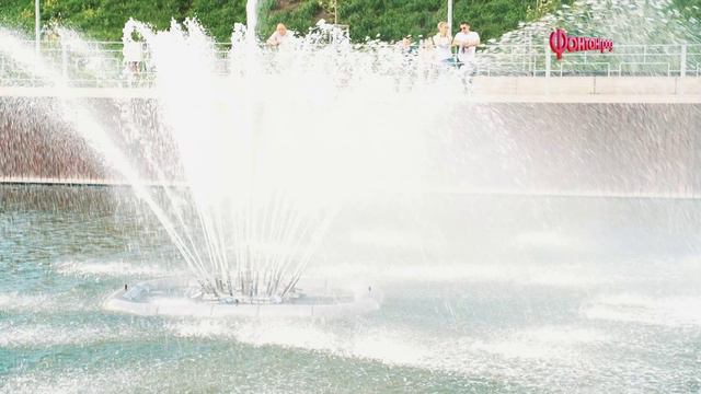Плавающий фонтан в ЖК Ростова-на-Дону. Floating fountain in the residential complex of Rostov-on-Don