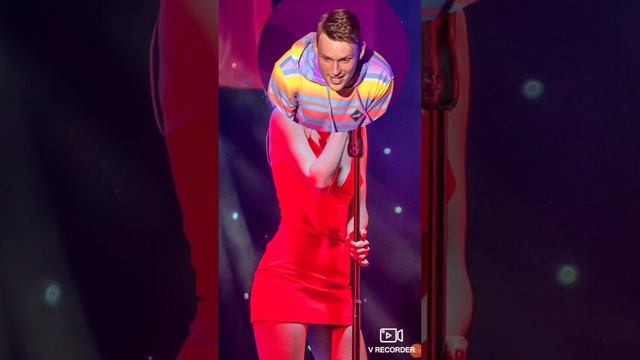 Очень позитивные репортажные кадры с концертов!