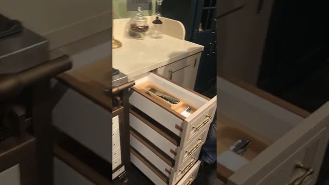 Кухонная тумба 30 см с 4 ящиками.mp4