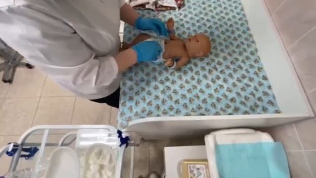 Туалет естественных складок новорожденного.mp4