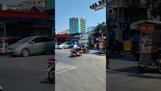 Перехожу улицу в Пномпене