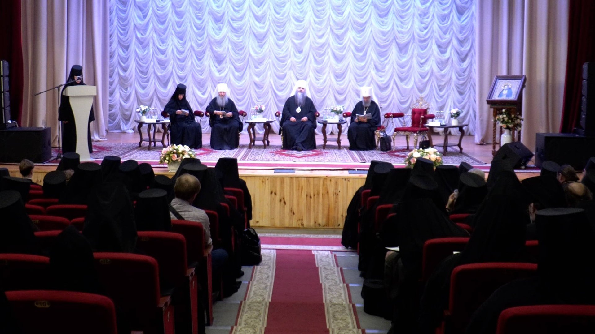 Дивеево. Круглый стол «Пополнение братства обители. От чего это зависит?»