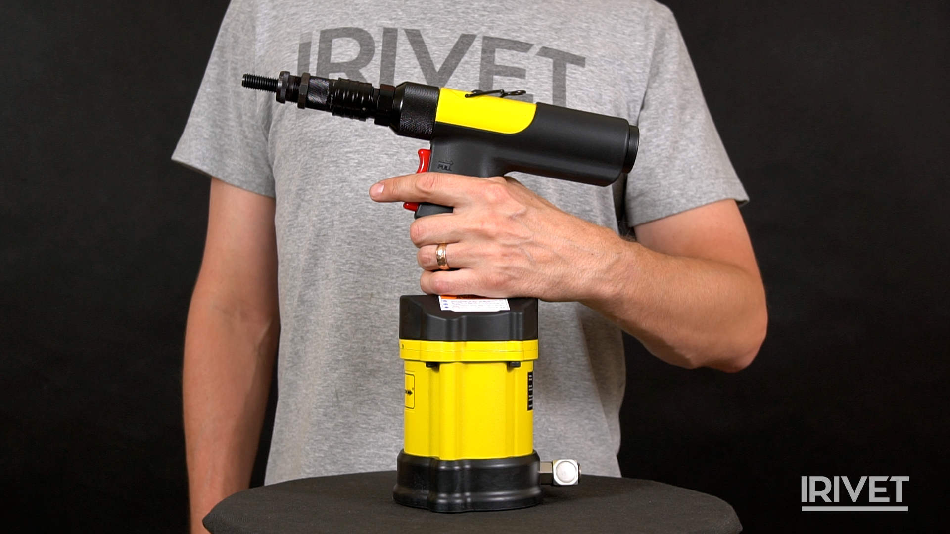 HARPOON HPH 2508 - пневмо-гидравлический заклёпочник для установки резьбовых заклёпок от М3 до М12.