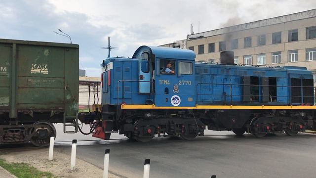 Тепловоз ТГМ4-2770 с грузовым составом следует по перегону Южная - Восточная ж/д сети ОАО ГАЗ