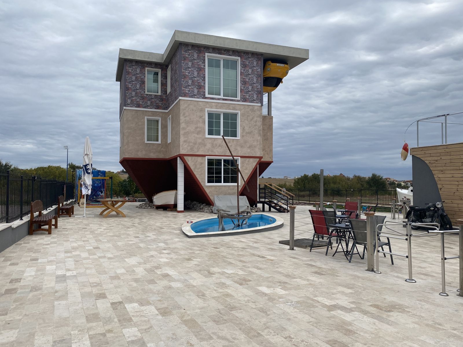 Перевернутый дом - новый арт-объект южного побережья Болгарии