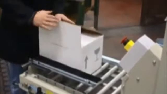 SRF+GEM520 - Заклейщик с конвейером для укладки_Carton sealer-(480p30).webm