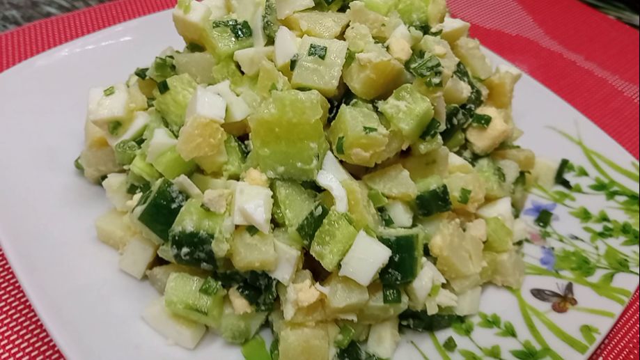 Салат с картофелем, огурцом и яйцом