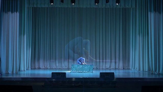 Каучук "Волна" музыка М. Котов (крупный план)