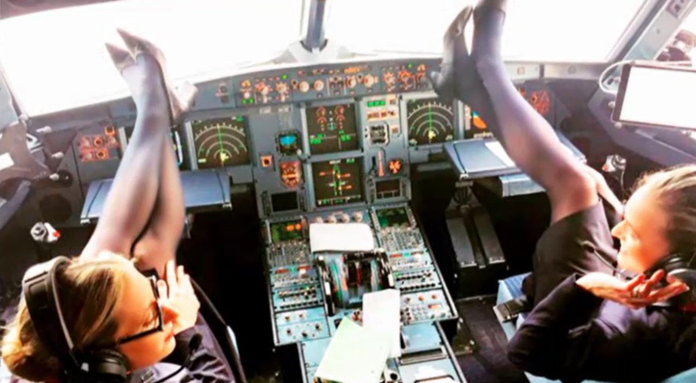 Стюардессы отдыхают