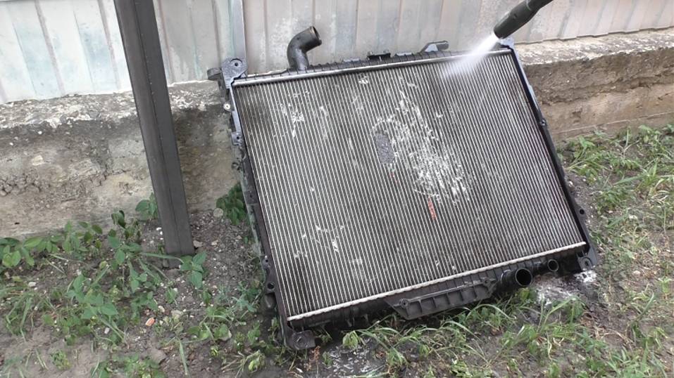 Как снять и помыть радиаторы на Range Rover Vogue 4,4 Ленд Ровер Вок 2010  2часть