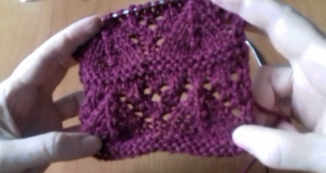 Ажурный узор спицами.