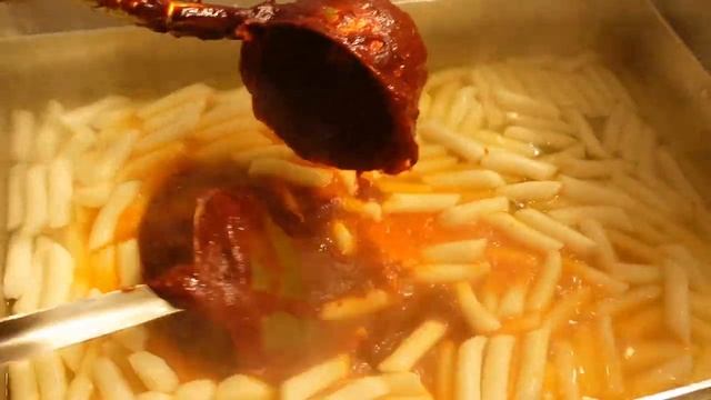 Тэмпура, токпокки, мороженое с фруктами, рыбные котлеты. Уличная еда.