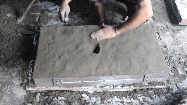 Отливка алюминия с использованием песчаной формы с удивительными навыками.mp4