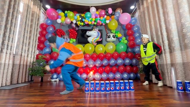 Играем с братом #игры #шар #дети #видеодлядетей