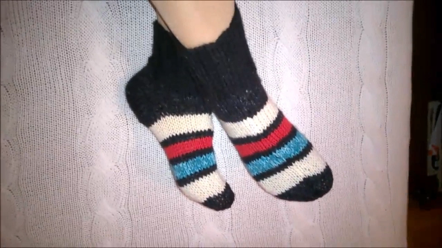 Как связать носки на гибких спицах. Долой пять спиц, это неудобно.