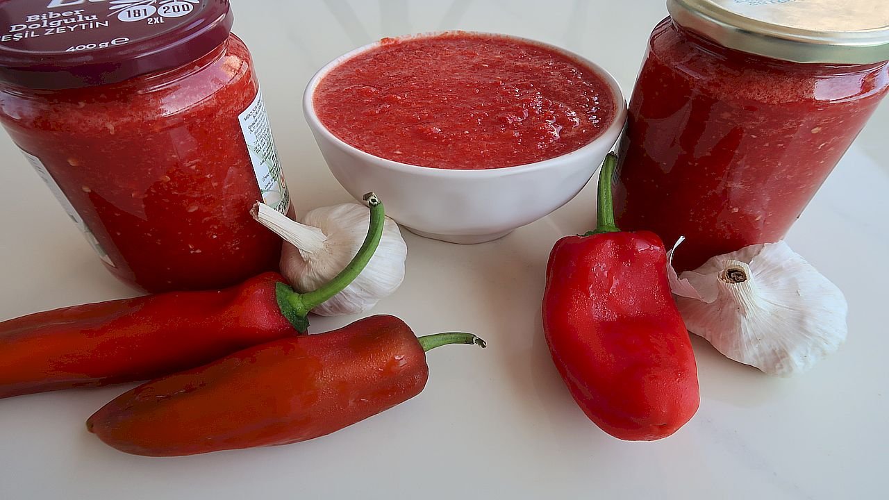 АДЖИКА ОГОНЁК НА ЗИМУ. САМЫЙ ПРОСТОЙ И ВКУСНЫЙ РЕЦЕПТ