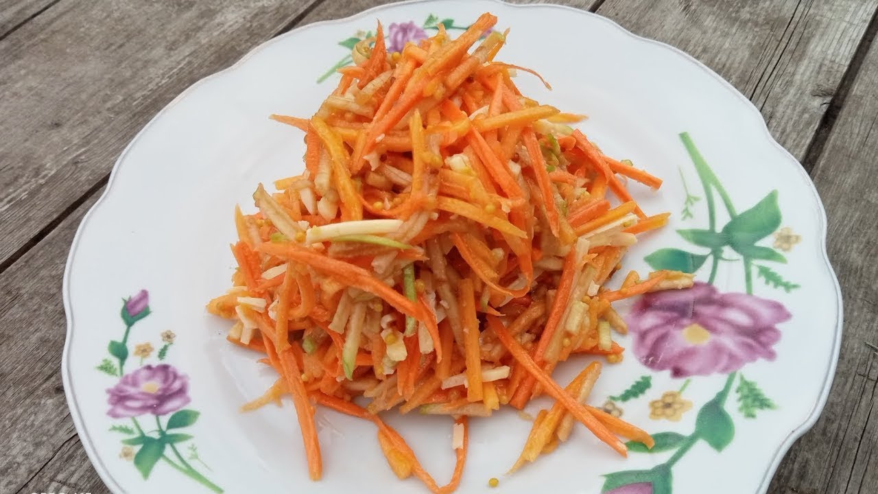 Салат с тыквой, яблоком и сыром