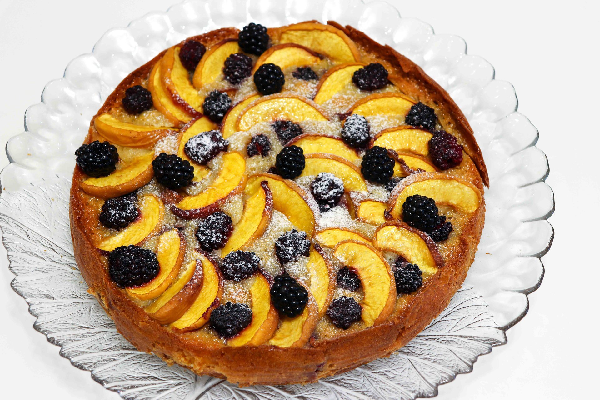 Пирог с персиками и ежевикой:  Самый вкусный рецепт! 🍑Простой, быстрый, в духовке, домашний пирог!