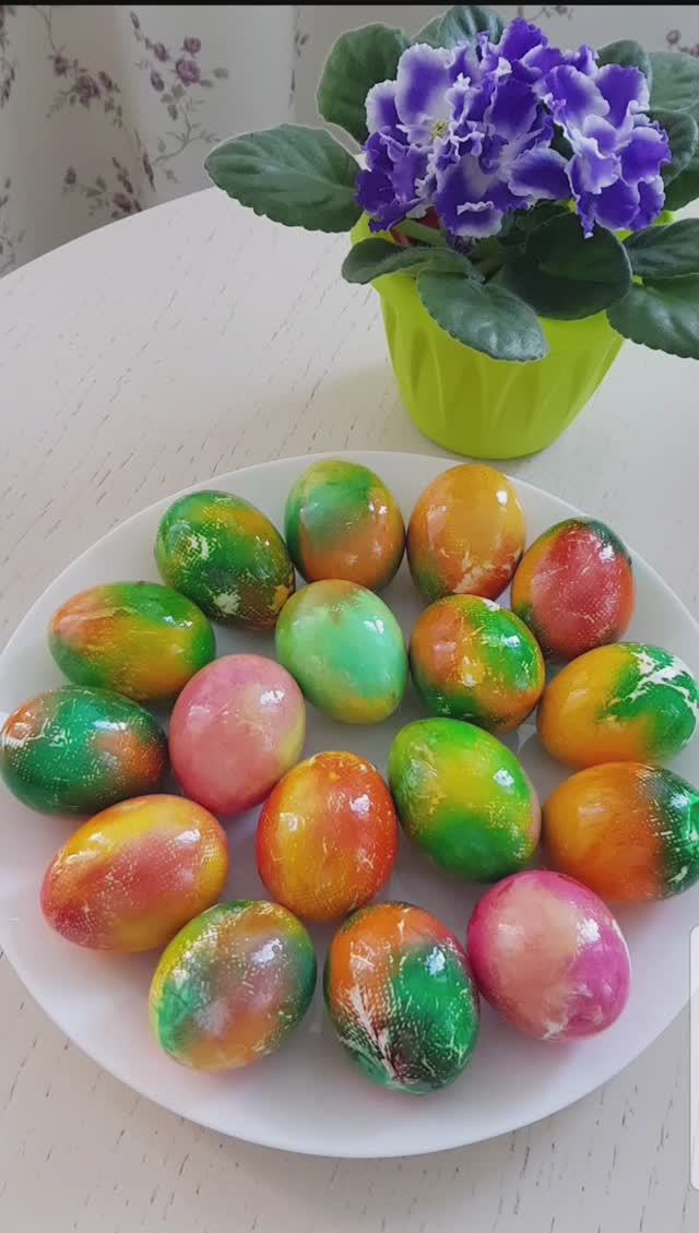 Оригинальный способ как покрасить яйца к Пасхе