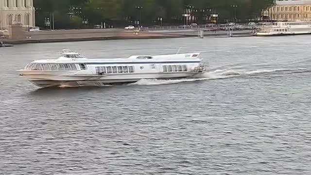 КАТЕР | Высокоскоростное водное такси в Санкт-Петербурге на реке Нева | СМАЙЛИКИ