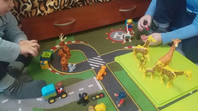 Поездка в зоопарк. Лего дупло. Животные. Играем сдетьми. Зоопарк. Лев. Тигр. Жираф.