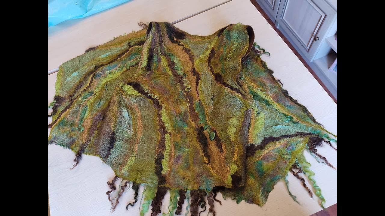 Жилет валяный шелковый с овечьими кудрями Кудесница леса