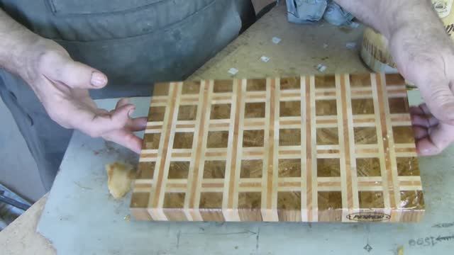 Торцевая разделочная доска. Шотландская клетка.