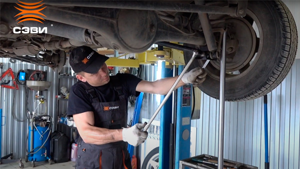 Замена втулок реактивных штанг и втулок заднего амортизатора на а/м LADA 4х4