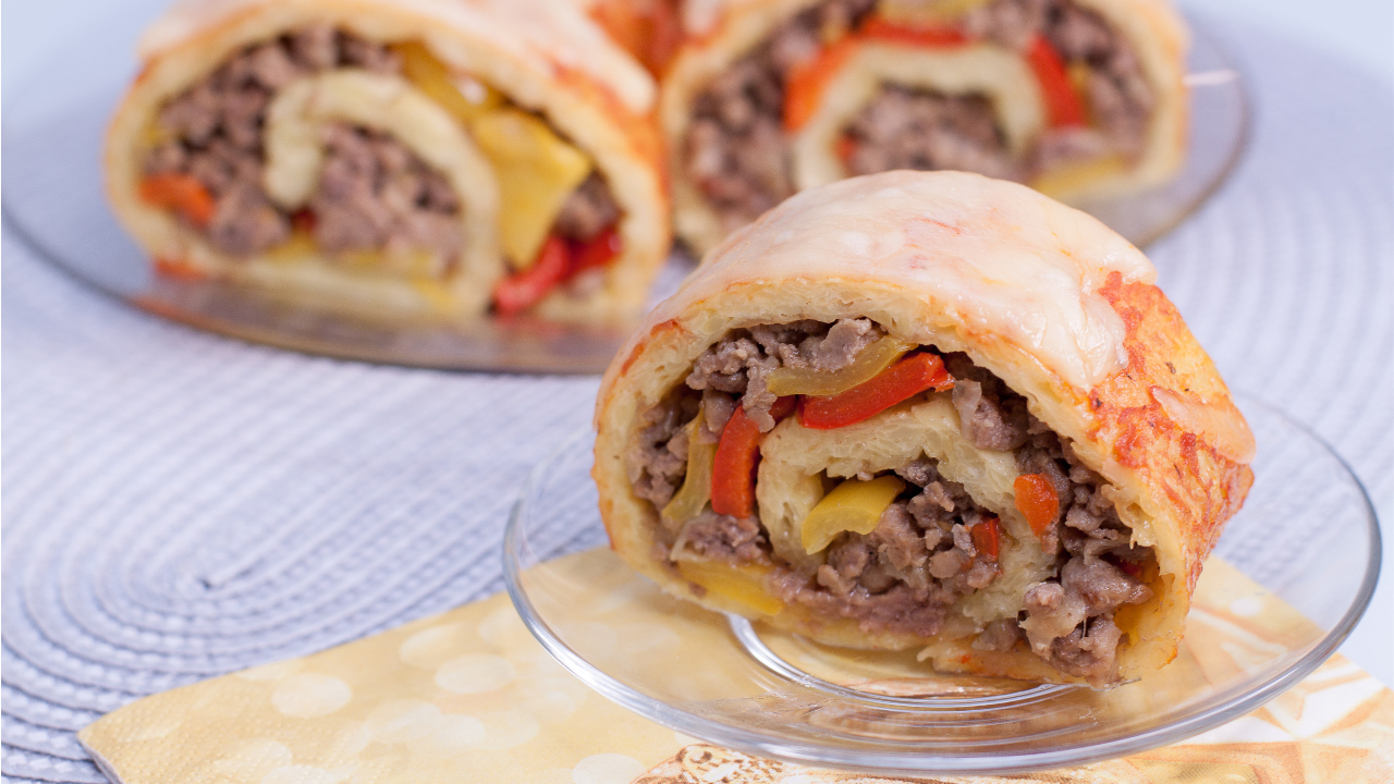 Невероятный картофельный рулет с мясом. Гости будут в восторге!