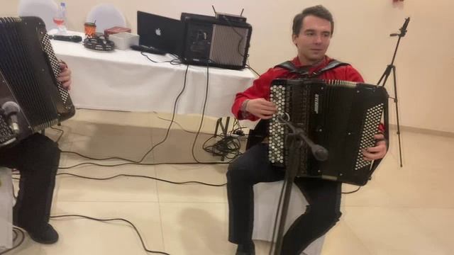 В.Гридин - "Озорные Наигрыши" исполняет дуэт баянистов У барина.