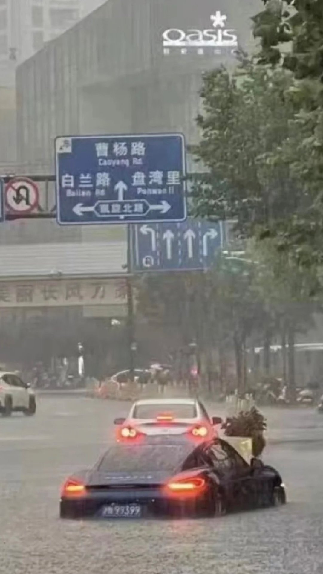 Тайфун Бобинка в Китае. Ветер до 200 км/ч