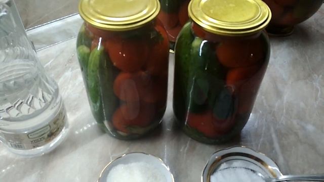 Помидоры с огурцами, ассорти на зиму