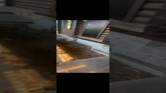 Монтаж входной группы со ступеньками в  обе стороны и ограждением по периметру. День 1.