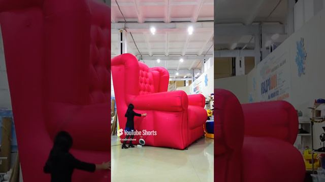 Надувное гигантское кресло😳 #shorts #funny #мебель