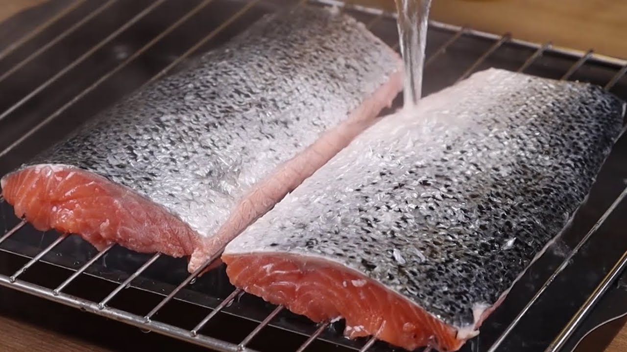 Блюдо из рыбы. Жареный лосось с легким соусом