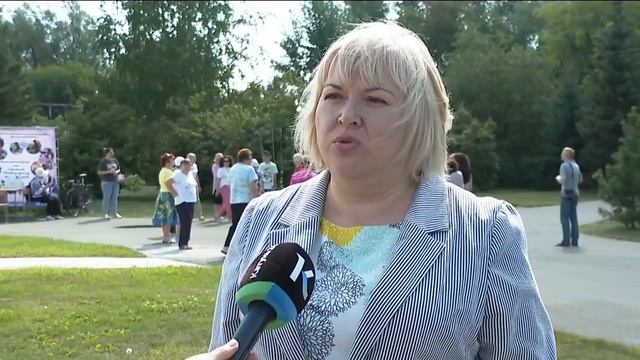 Танцы 60+ проходят в парке Центрального района Барнаула. Это проект «Парк долголетия» Комплексного ц