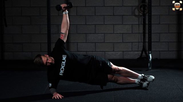 Отведение плеча в бок. планке