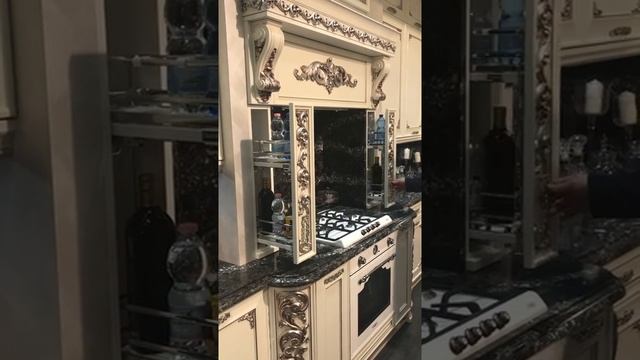 Кухонные полки колонки с видвижной сеткой 15 см.mp4