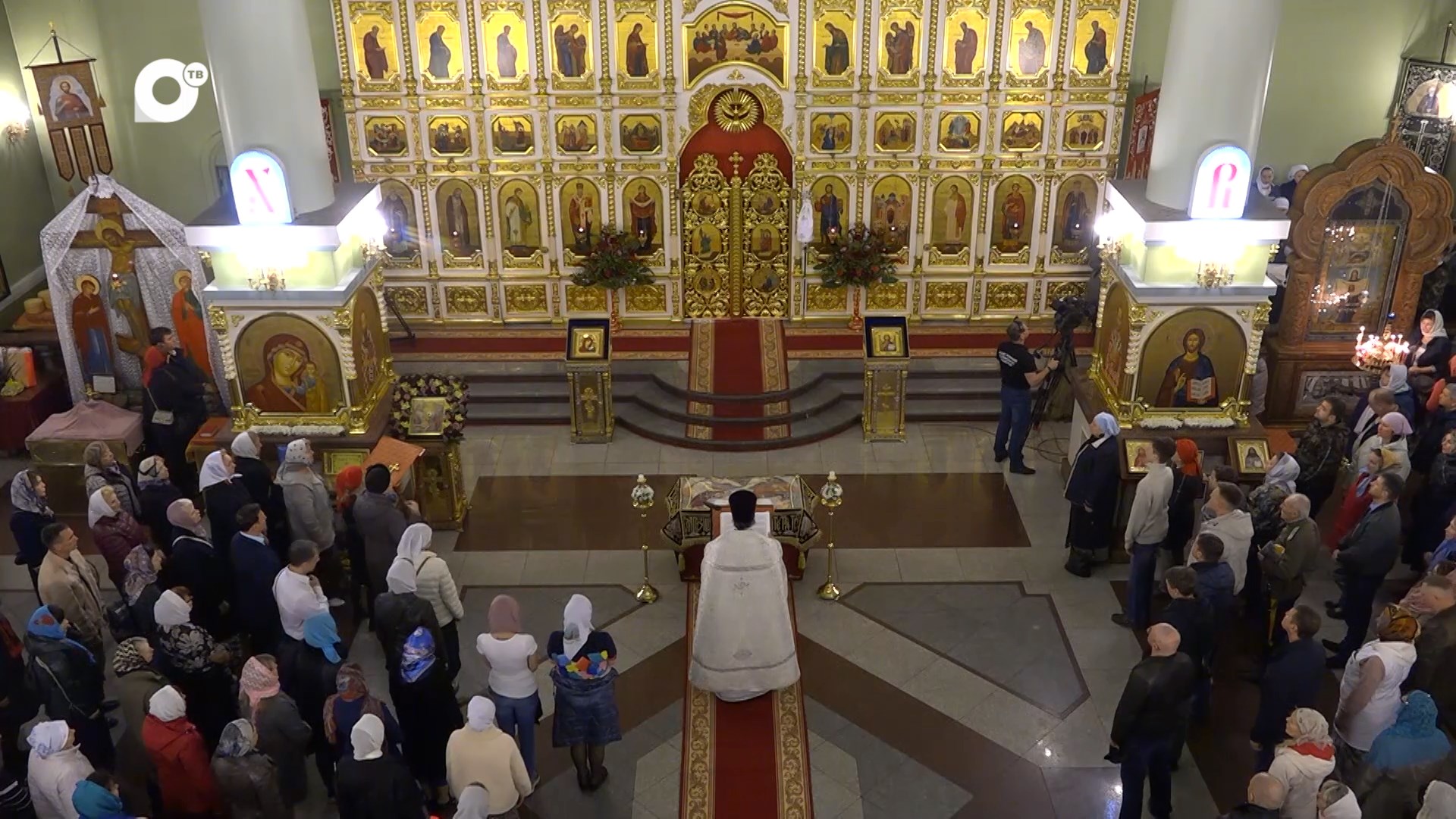 Пасхальное богослужение в Покровском кафедральном соборе Владивостока