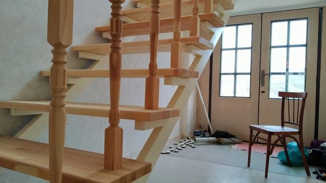 СТРОИМ ДОМ - Дешёвая лестница своими руками.mp4