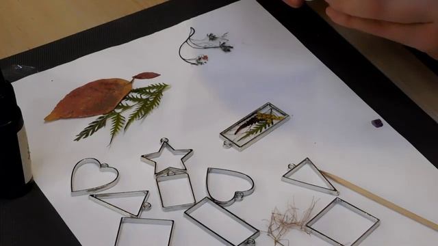 Цветочный кулон из ювелирной смолы